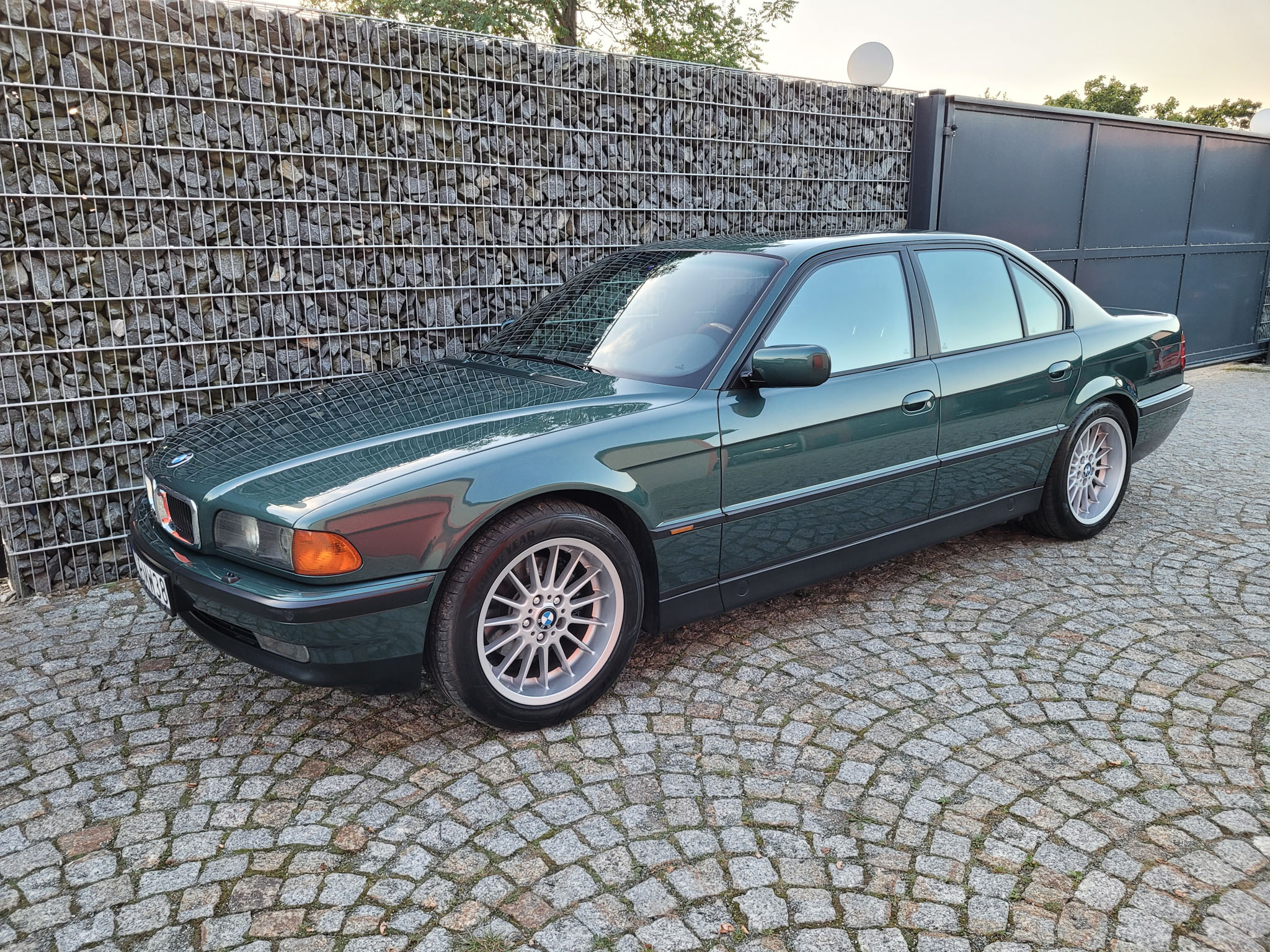 BMW 735i E38 1996 - REZERWACJA - Giełda klasyków