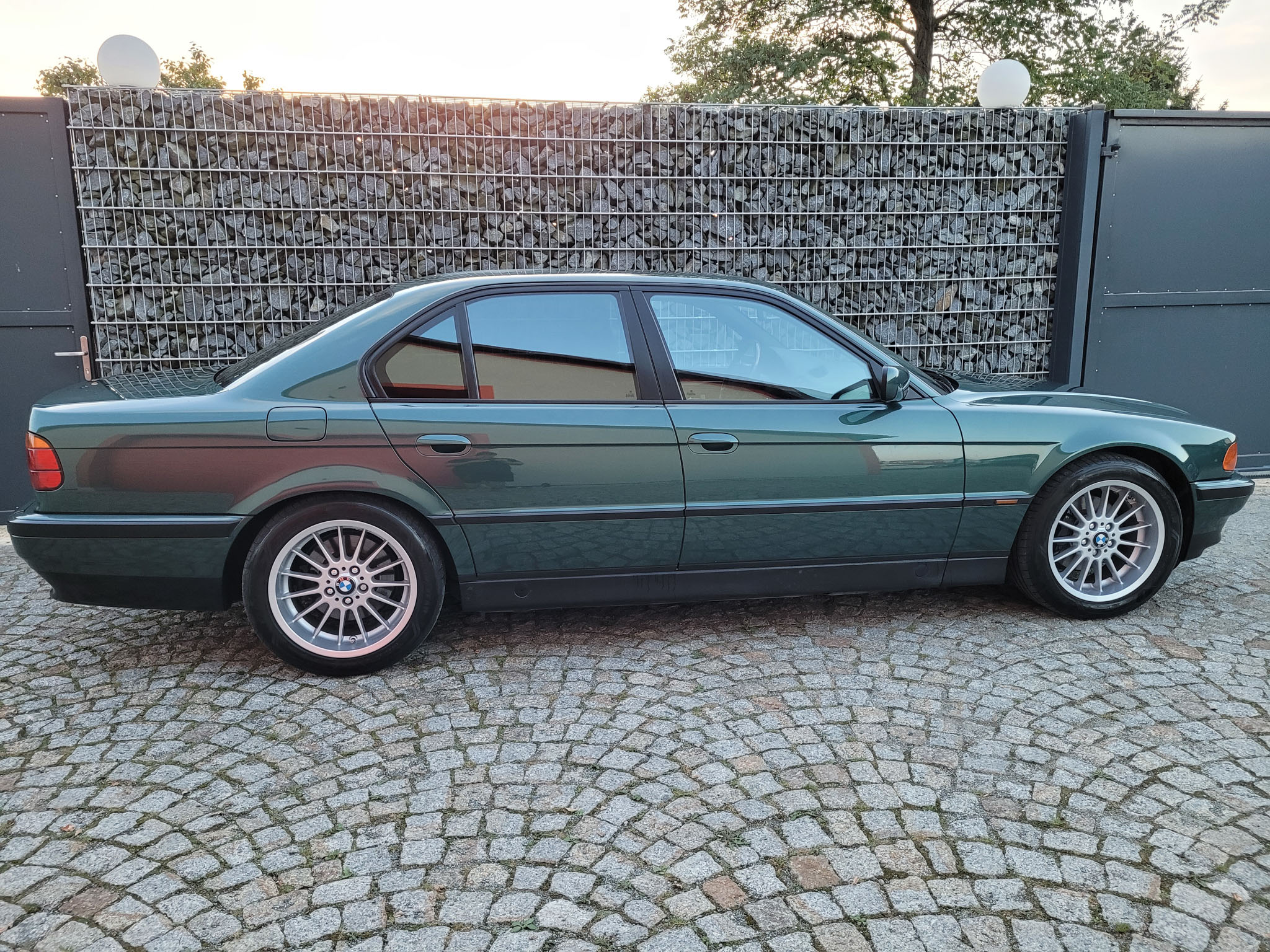 BMW 735i E38 1996 - REZERWACJA - Giełda klasyków