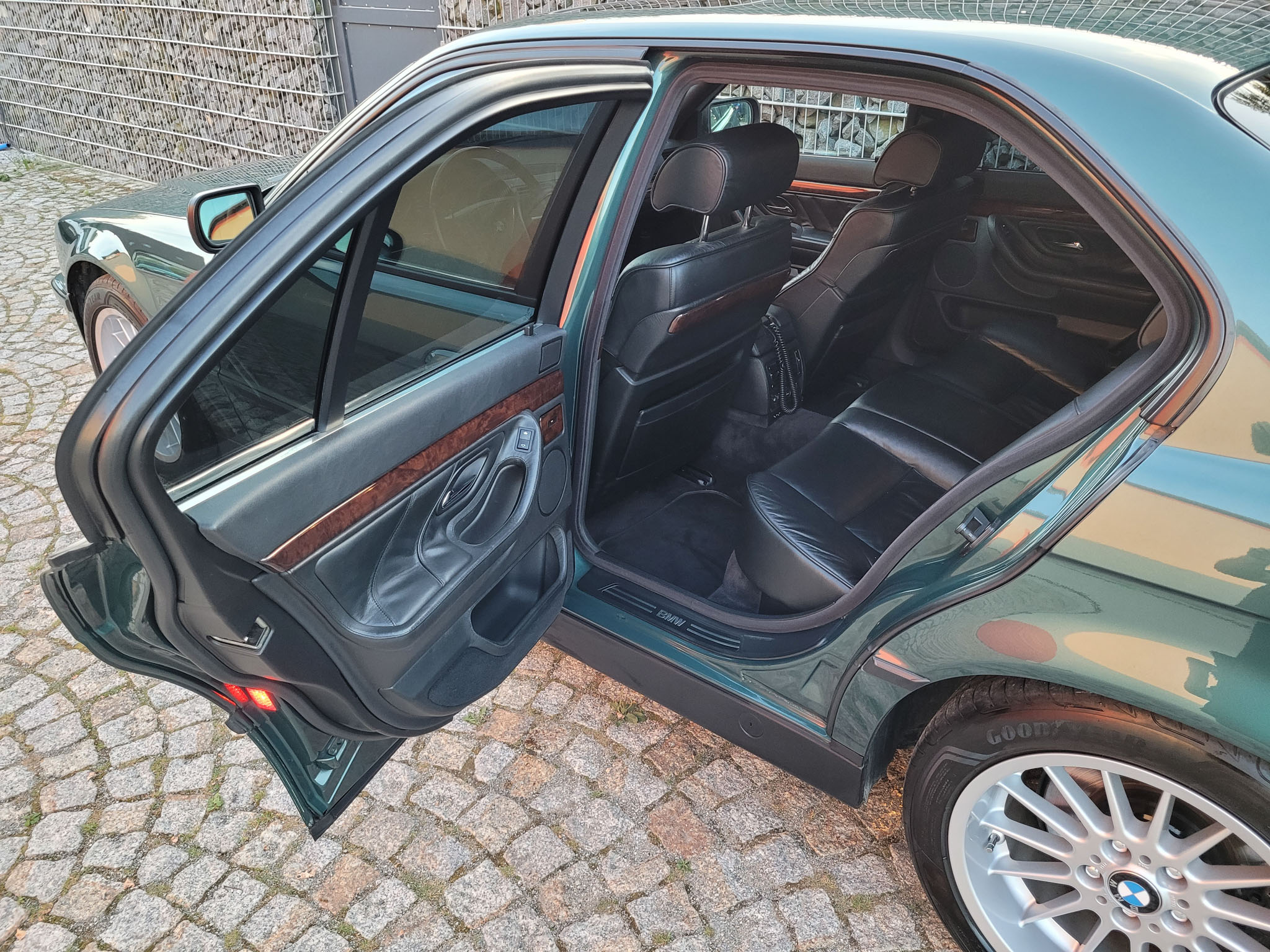 BMW 735i E38 1996 - REZERWACJA - Giełda klasyków
