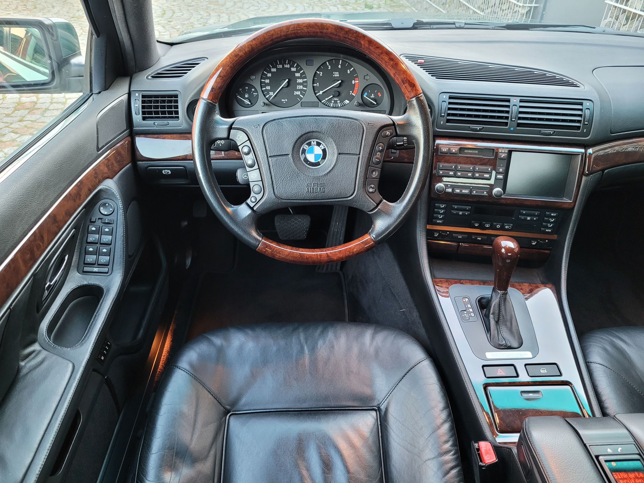 BMW 735i E38 1996 - REZERWACJA - Giełda klasyków
